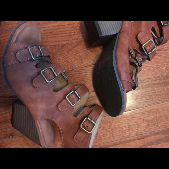 Via Veneto | Shoes | New Via Veneto Buckle Sandals | Poshmark